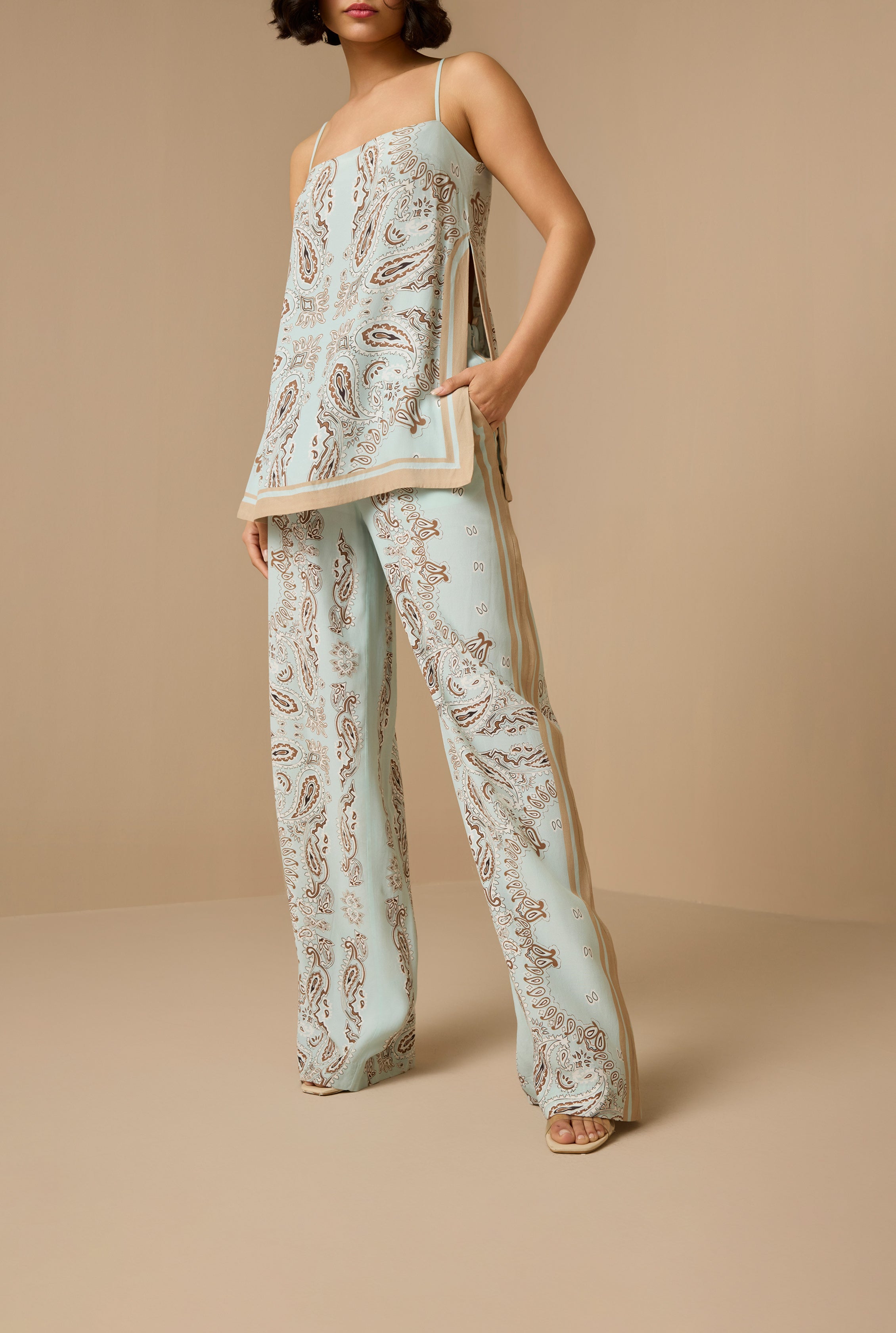 Navi Pants – Hemant & Nandita